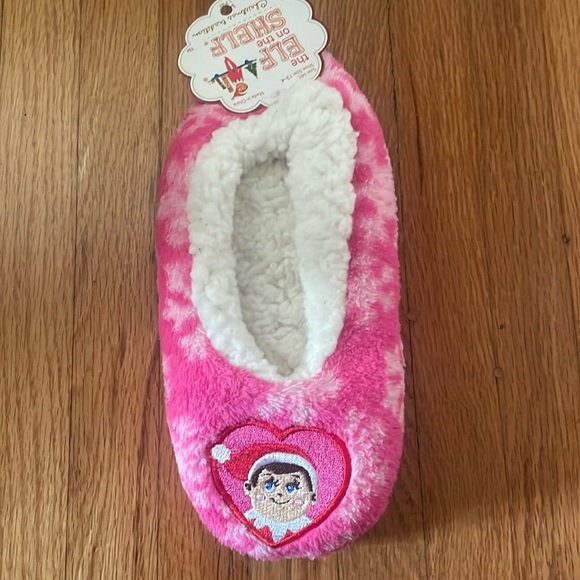 ELF | Shoes | Elf On The Shelf Nonslip Fuzzy Pink Slipper Socks Sz Ml ...